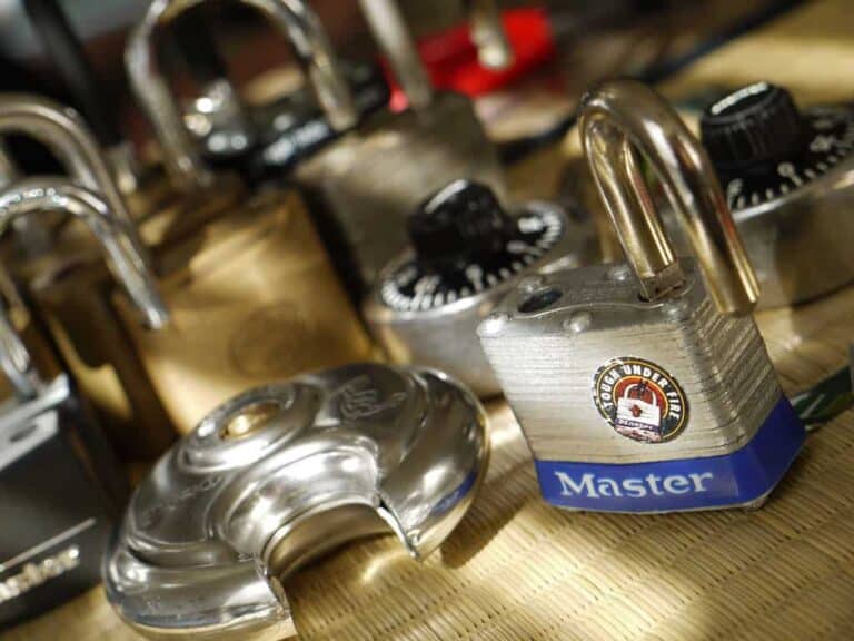 How To Pick A Lock With A Bobby Pin -- Easy Tradecraft For Aspiring Spies