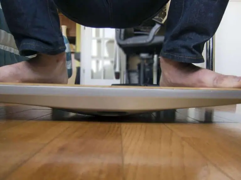 Let's Review The Level -- A Balance Board For Standing Desks