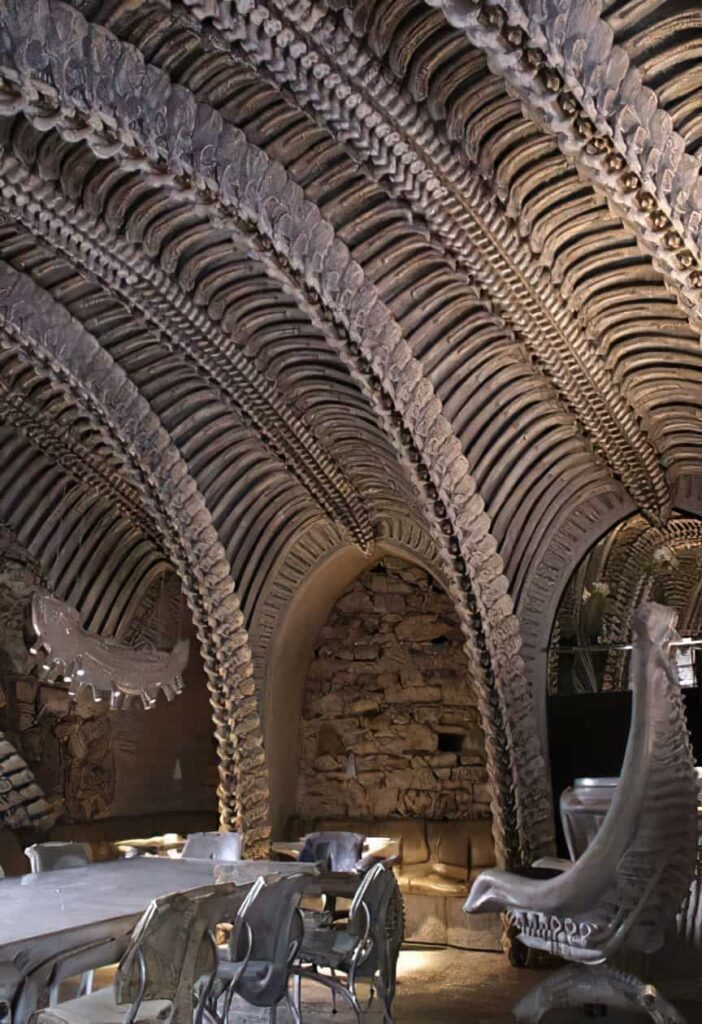 The H.R. Giger Bar - From Aliens To Alabama Slammers - Unfinished Man