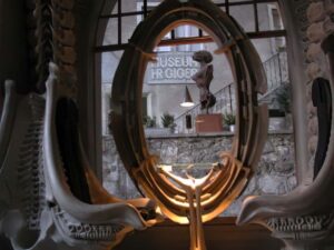 The H.R. Giger Bar - From Aliens To Alabama Slammers - Unfinished Man