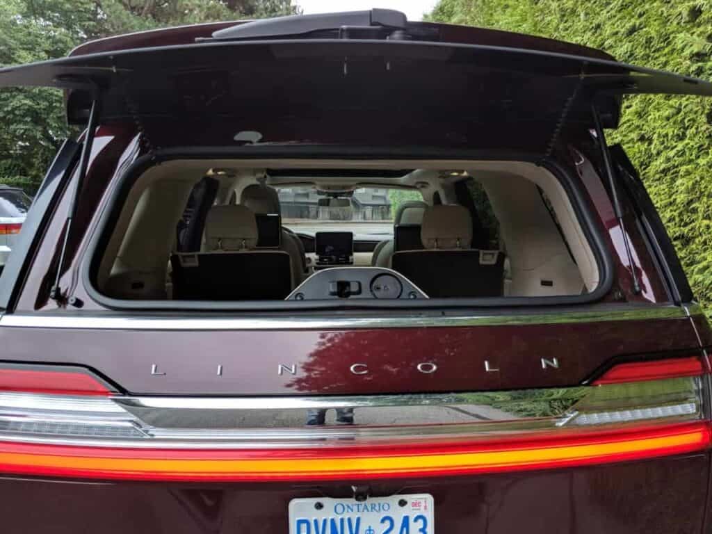 Why Buy A Range Rover When You Can Buy The 2018 Lincoln Navigator - Review