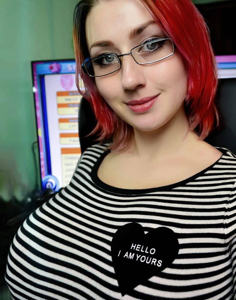 Tatiana Badiu The Gamer Girl With The Worlds Largest Chest