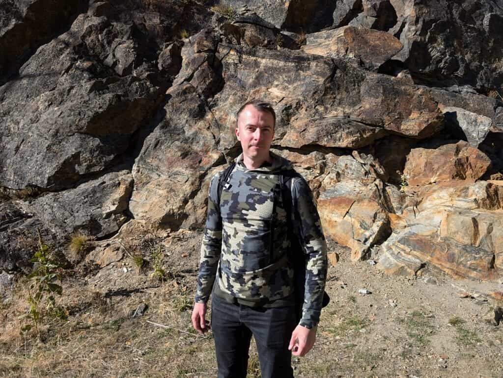 Kuiu ULTRA Merino 120 LT LS Hoodie Review: Is It Worth The Hype?